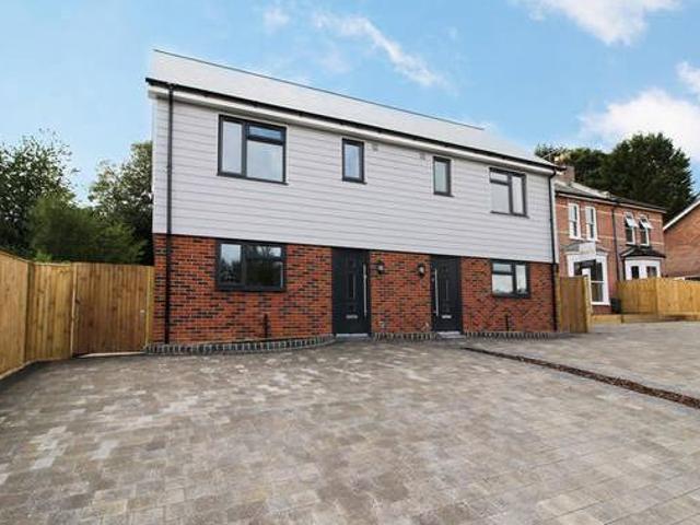4 bedroom semidetached house for sale in Beacon Bottom Park Gate SO31