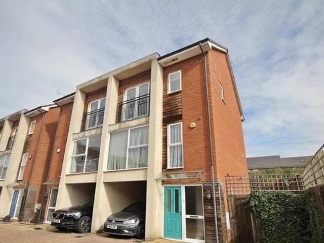 4 bedroom semidetached house for sale in Beaumont Mews Flitwick MK45 MK45
