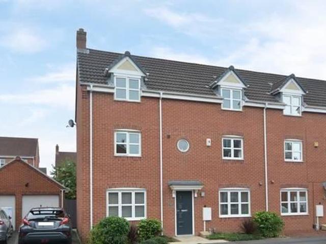 4 bedroom semidetached house for sale in Bradbury Gardens Ruddington NG11