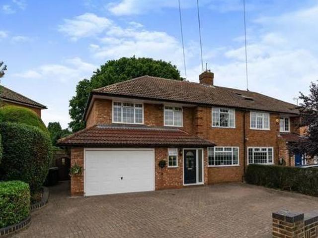 4 bedroom semidetached house for sale in Cuckmans Drive St Albans AL2