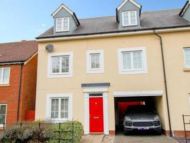 4 bedroom semidetached house for sale in Dickenson Road Mile End Colchester CO4