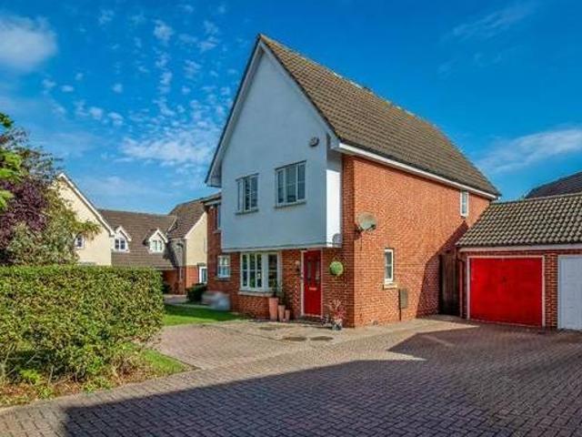 4 bedroom semidetached house for sale in Edmund Road Chafford Hundred Essex RM16