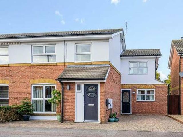 4 bedroom semidetached house for sale in Eisenberg Close Baldock SG7