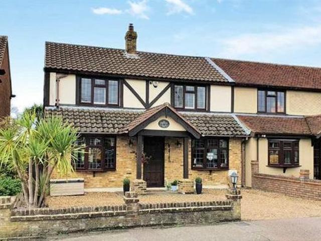 4 bedroom semidetached house for sale in Elm Close Epping Green CM16