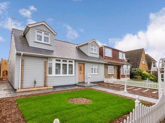 4 bedroom semidetached house for sale in Elmstead Close Corringham SS17