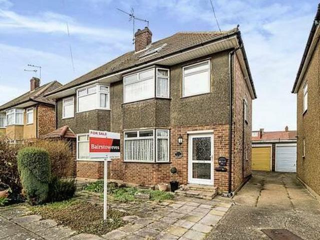 4 bedroom semidetached house for sale in Essex Close Romford RM7