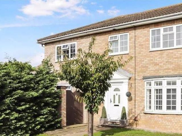 4 bedroom semidetached house for sale in Farm Close Byfleet KT14