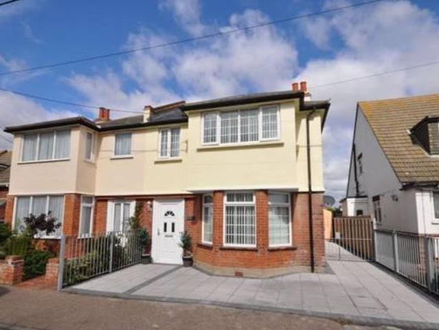 4 bedroom semidetached house for sale in Green Lane Waltononthenaze CO14