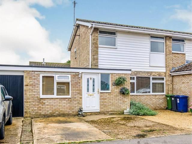 4 bedroom semidetached house for sale in Humberdale Way Warboys Huntingdon PE28