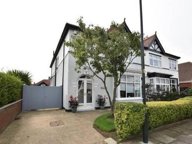 4 bedroom semidetached house for sale in Lindum Road Cleethorpes DN35