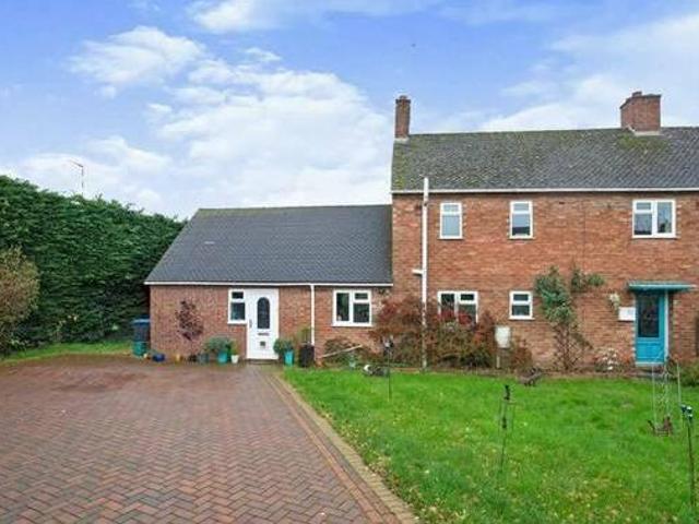 4 bedroom semidetached house for sale in Park Piece Kineton Warwick CV35