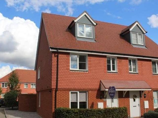 4 bedroom semidetached house for sale in Parsons Way Tongham Surrey GU10 GU10