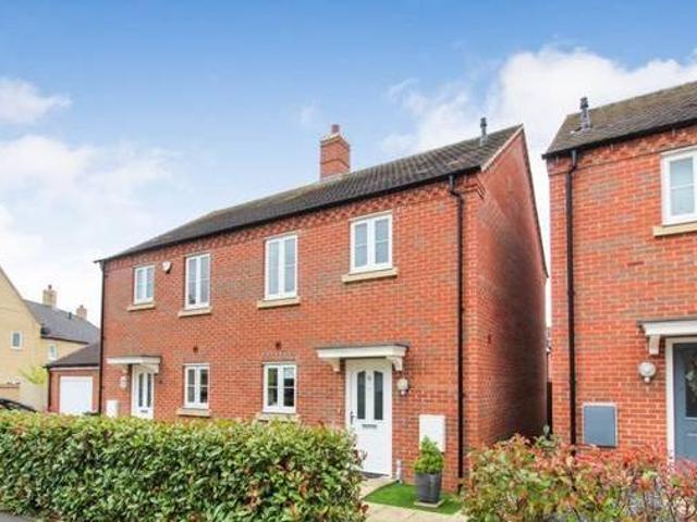 4 bedroom semidetached house for sale in Primrose Fields Bedford MK41