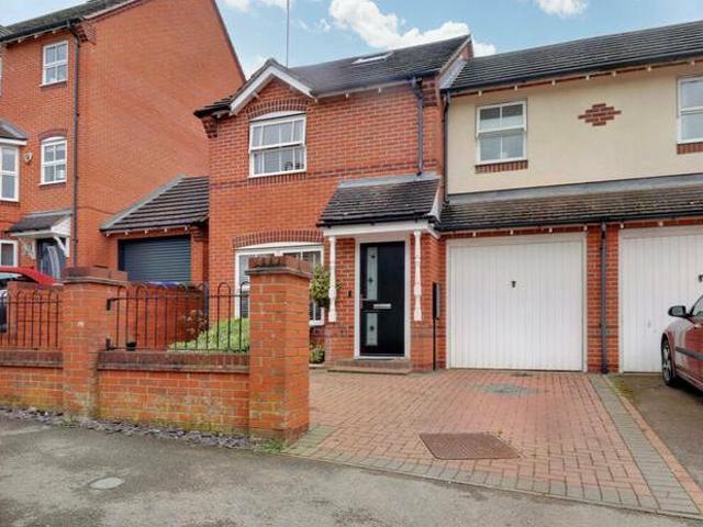 4 bedroom semidetached house for sale in Quintonside Northampton NN4
