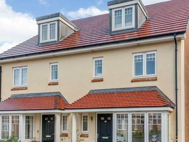 4 bedroom semidetached house for sale in St Johns Way Edenbridge TN8