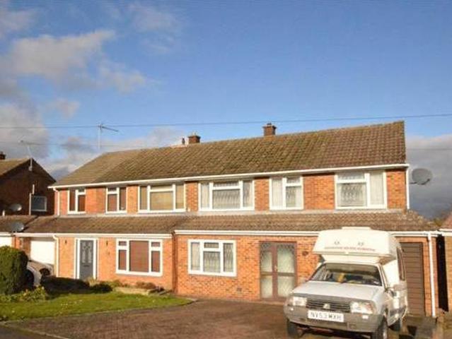 4 bedroom semidetached house for sale in Staveley Road Dunstable LU6 LU6