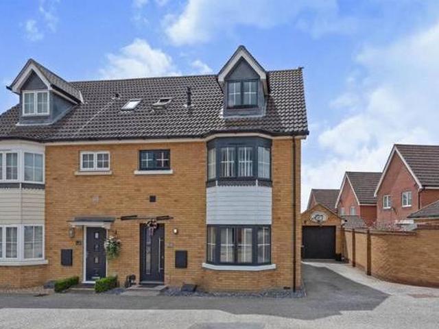 4 bedroom semidetached house for sale in Siskin Street Stowmarket IP14