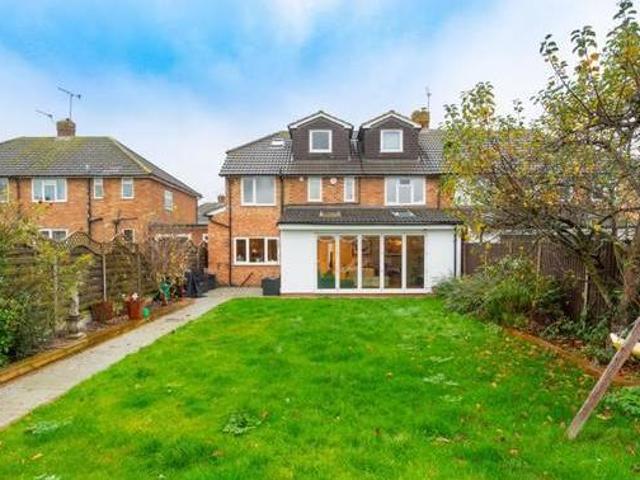 4 bedroom semidetached house for sale in Spooners Drive Park Street St Albans AL2