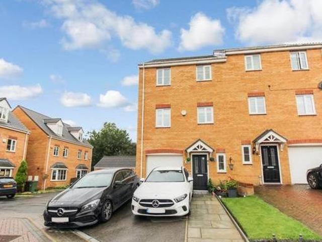 4 bedroom semidetached house for sale in Springfield Close Wakefield WF3 WF3