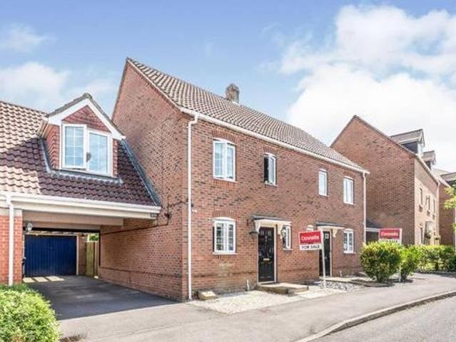 4 bedroom semidetached house for sale in Whitgift Close Beggarwood Basingstoke RG22