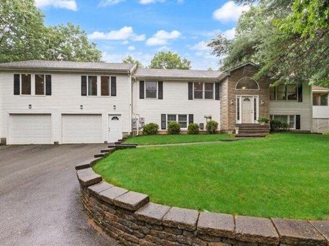 4 bedroom, Sharon MA 02067 104835118