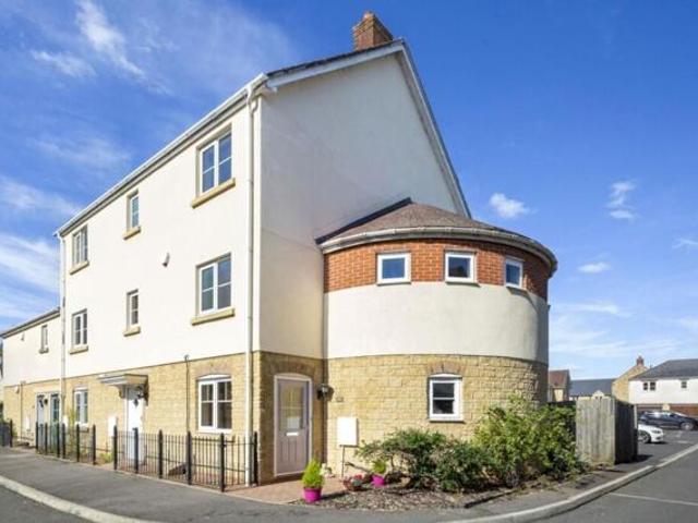 4 Bedroom Shared Living/roommate Milborne Port Milborne Port LS101119186