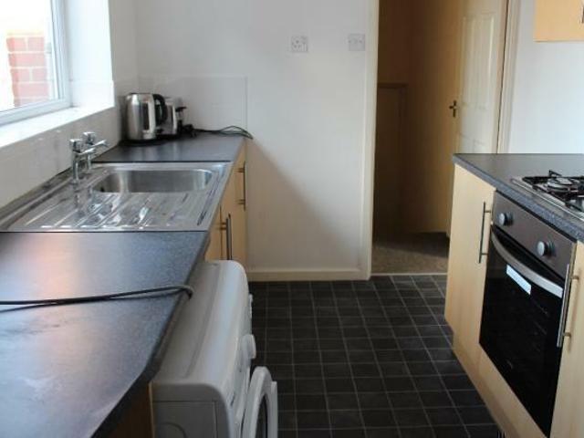 4 Bedroom Shared Living/roommate Newcastle Tyne Y Wear LS100441608