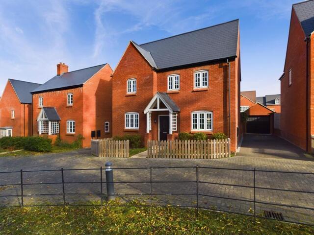 4 Bedroom Shared Living/roommate Northamptonshire Northamptonshire LS100540620