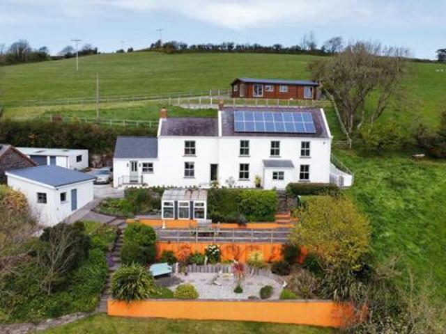 4 Bedroom Shared Living/roommate Carmarthen Carmarthenshire 101892213