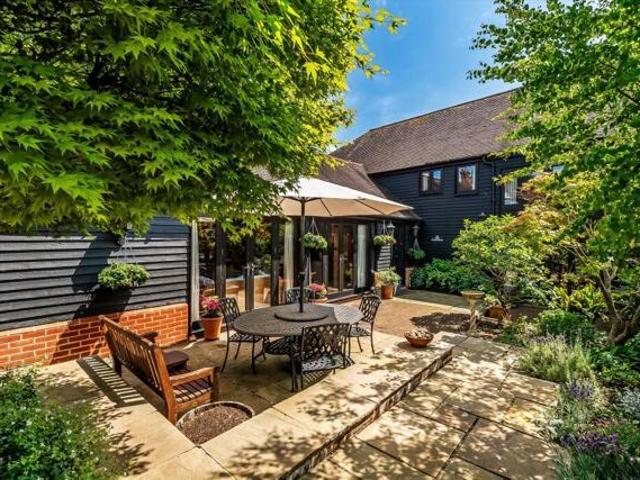 4 Bedroom Shared Living/roommate Godalming Surrey LS100540603
