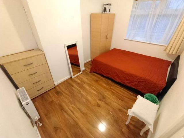 4 Bedroom Shared Living/roommate Greater London England 96648286