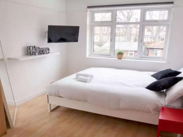 4 Bedroom Shared Living/roommate London London 100946025