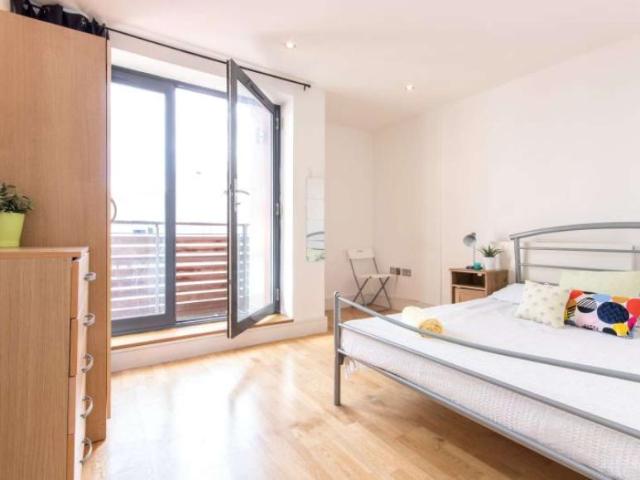 4 Bedroom Shared Living/roommate London London 100946111