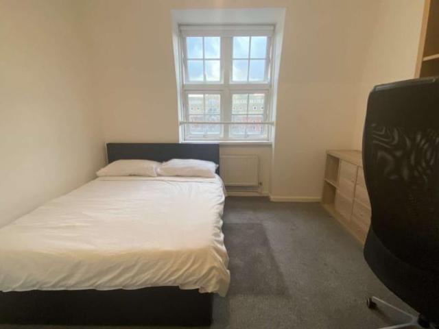 4 Bedroom Shared Living/roommate London London 101307358