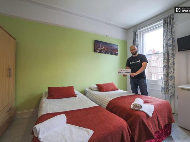 4 Bedroom Shared Living/roommate London London 101672215