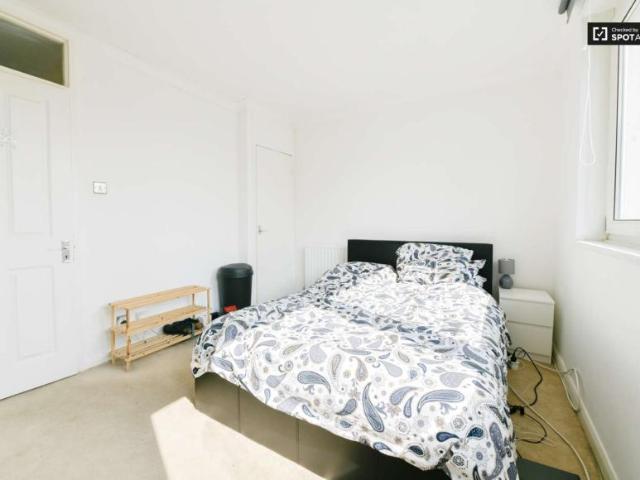 4 Bedroom Shared Living/roommate London London 101770968
