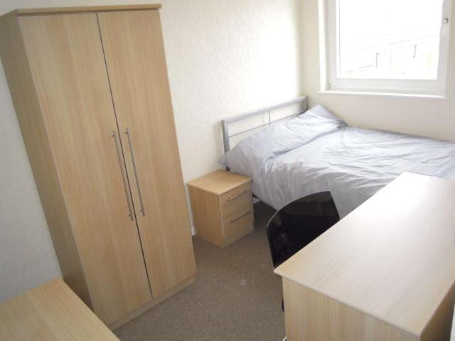 4 Bedroom Shared Living/roommate London London 101771450