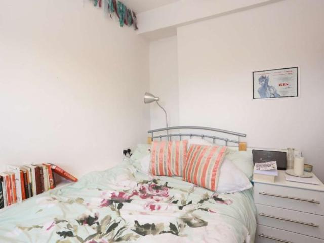 4 Bedroom Shared Living/roommate London London 101804823