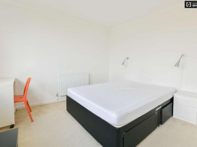 4 Bedroom Shared Living/roommate London London 101805793