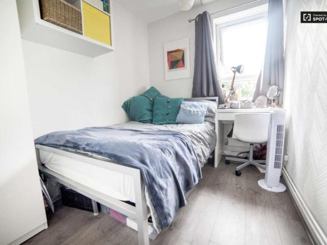4 Bedroom Shared Living/roommate London London 101808173