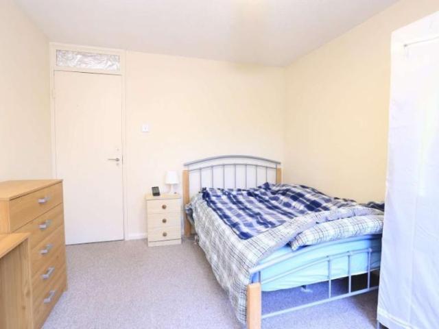 4 Bedroom Shared Living/roommate London London 101814833