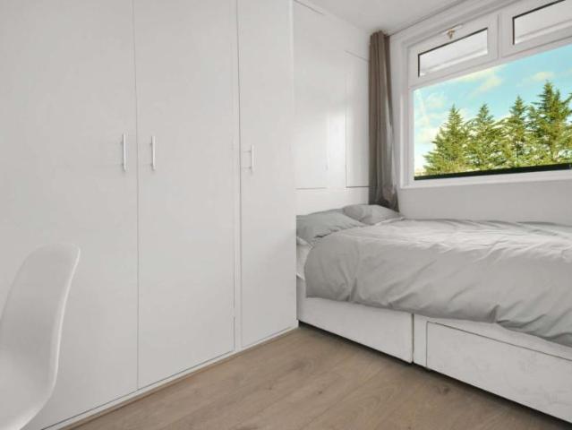 4 Bedroom Shared Living/roommate London London 101824456