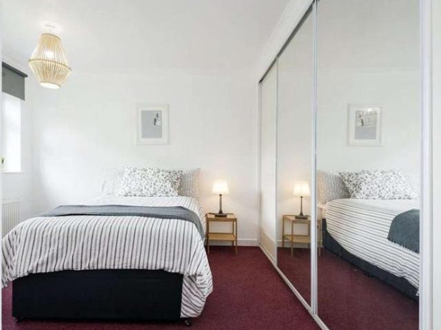 4 Bedroom Shared Living/roommate London London 101821377
