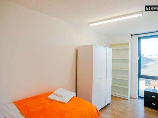 4 Bedroom Shared Living/roommate London London 101821785