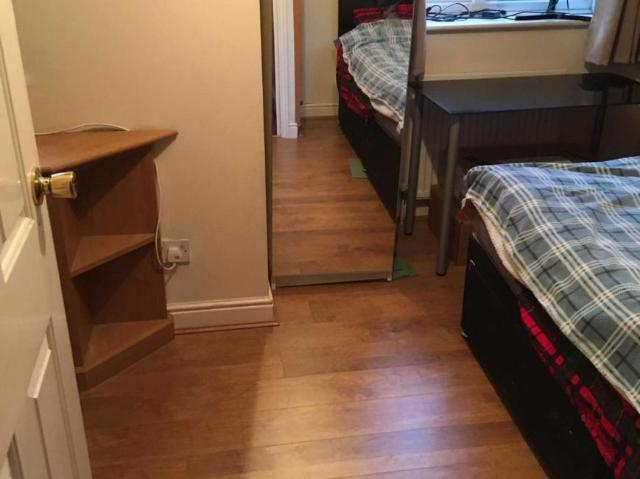 4 Bedroom Shared Living/roommate London London 101822430