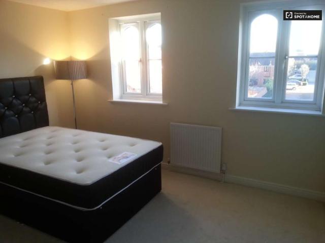 4 Bedroom Shared Living/roommate London London 101823080