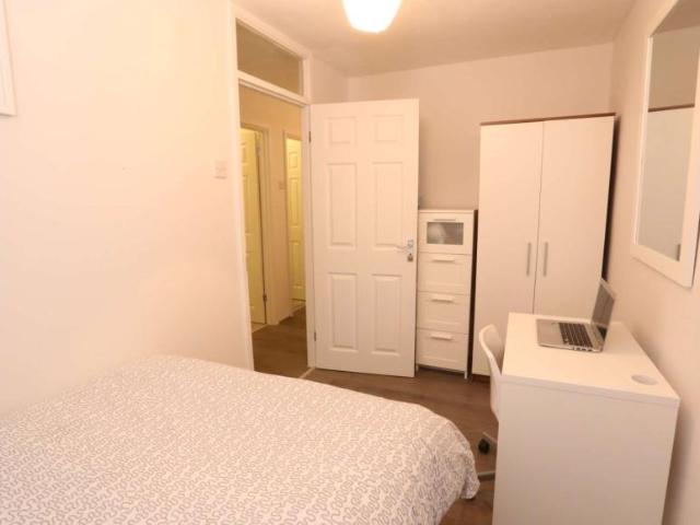 4 Bedroom Shared Living/roommate London London 101823530