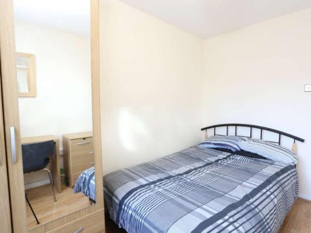 4 Bedroom Shared Living/roommate London London 101823827