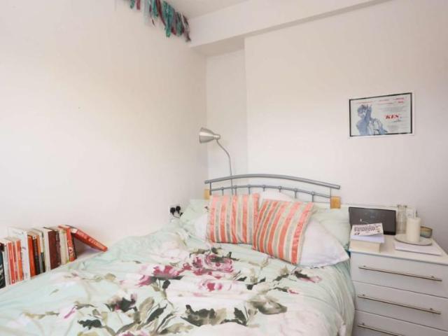 4 Bedroom Shared Living/roommate London London 101836308