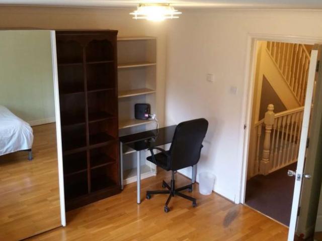 4 Bedroom Shared Living/roommate London London 101836460